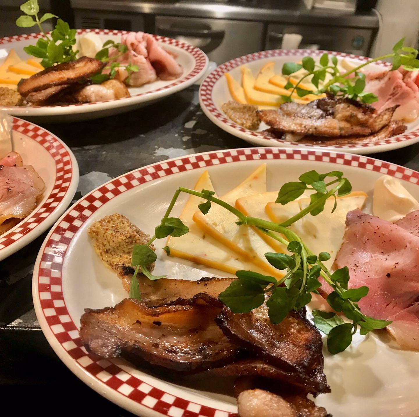 Expat Choice | Get Addicted to Burgers at Munch's Burger Shack